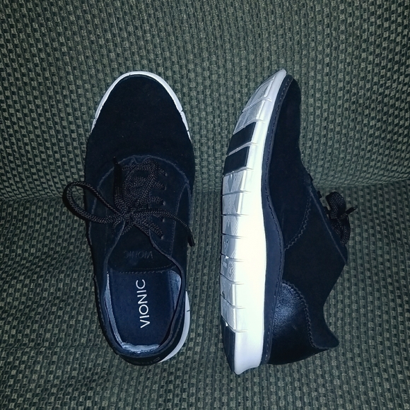 Vionic | Shoes | Vionic Taylor Suede Cushioned Footbed Sneakers 9 ...